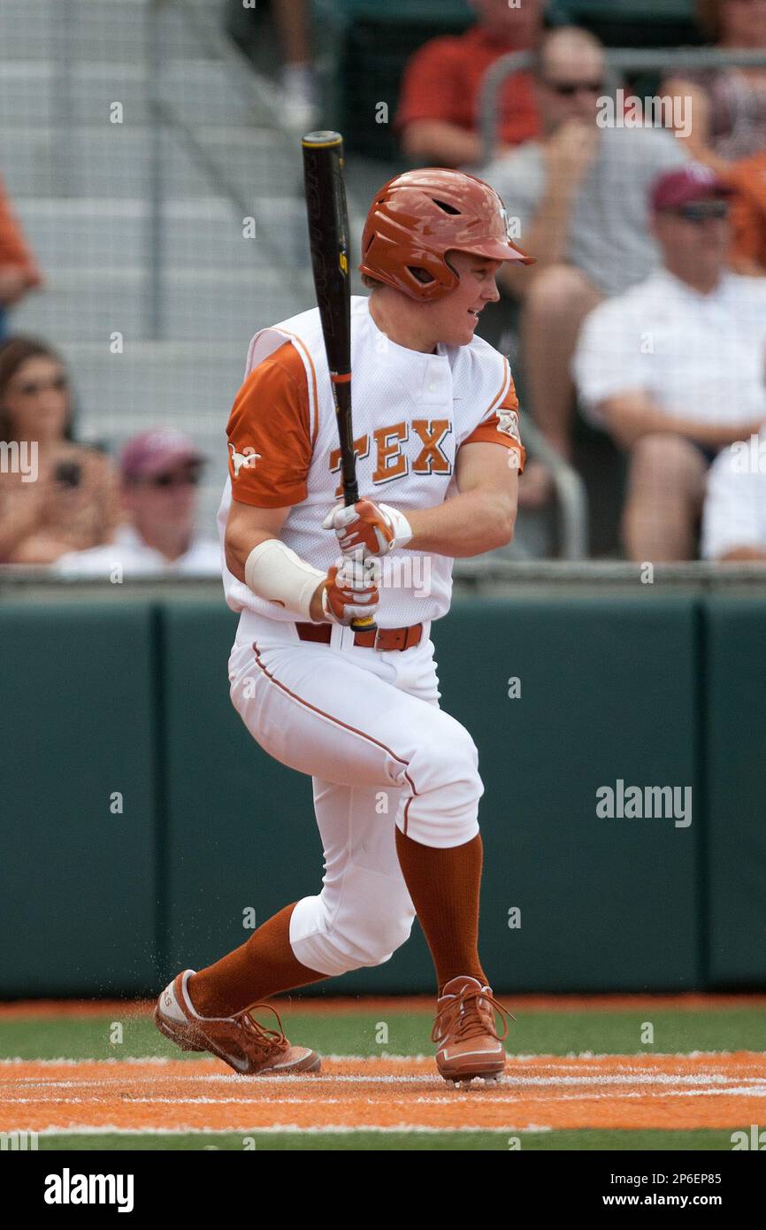 Texas Longhorns outfielder Colin Shaw #4 at bat during the NCAA ...