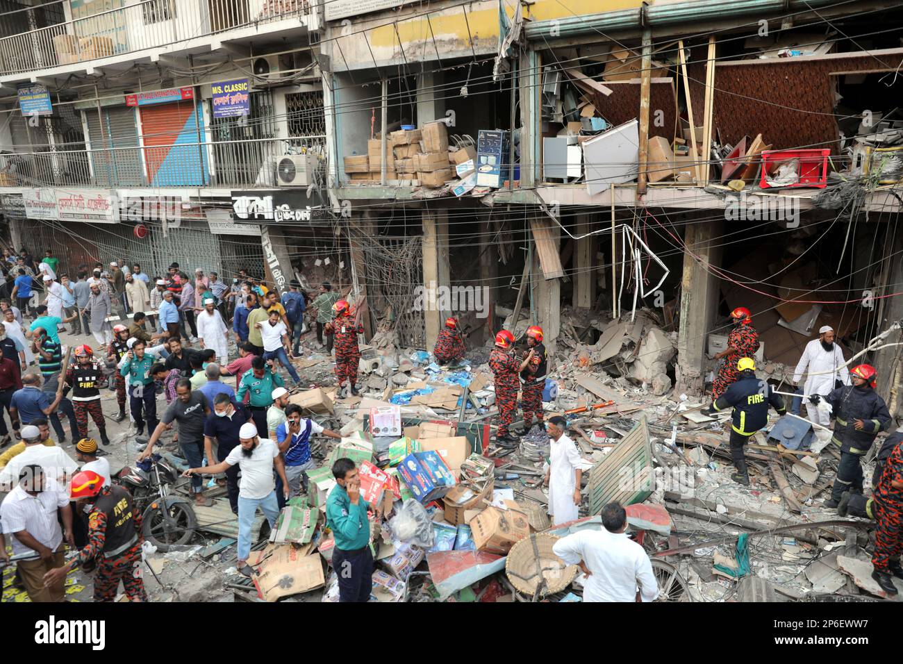 Dhaka, Bangladesh. 07th Mar, 2023. Firefighters and emergency gather ...