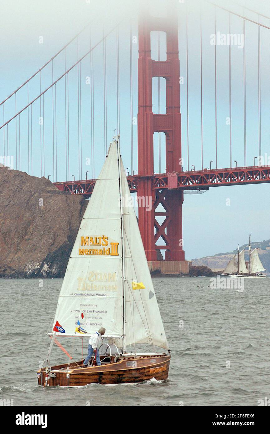 SAILOR18B-C-17JUL02-MT-MAC 63 year old Ken-ichi Horie sails his 19 foot ...