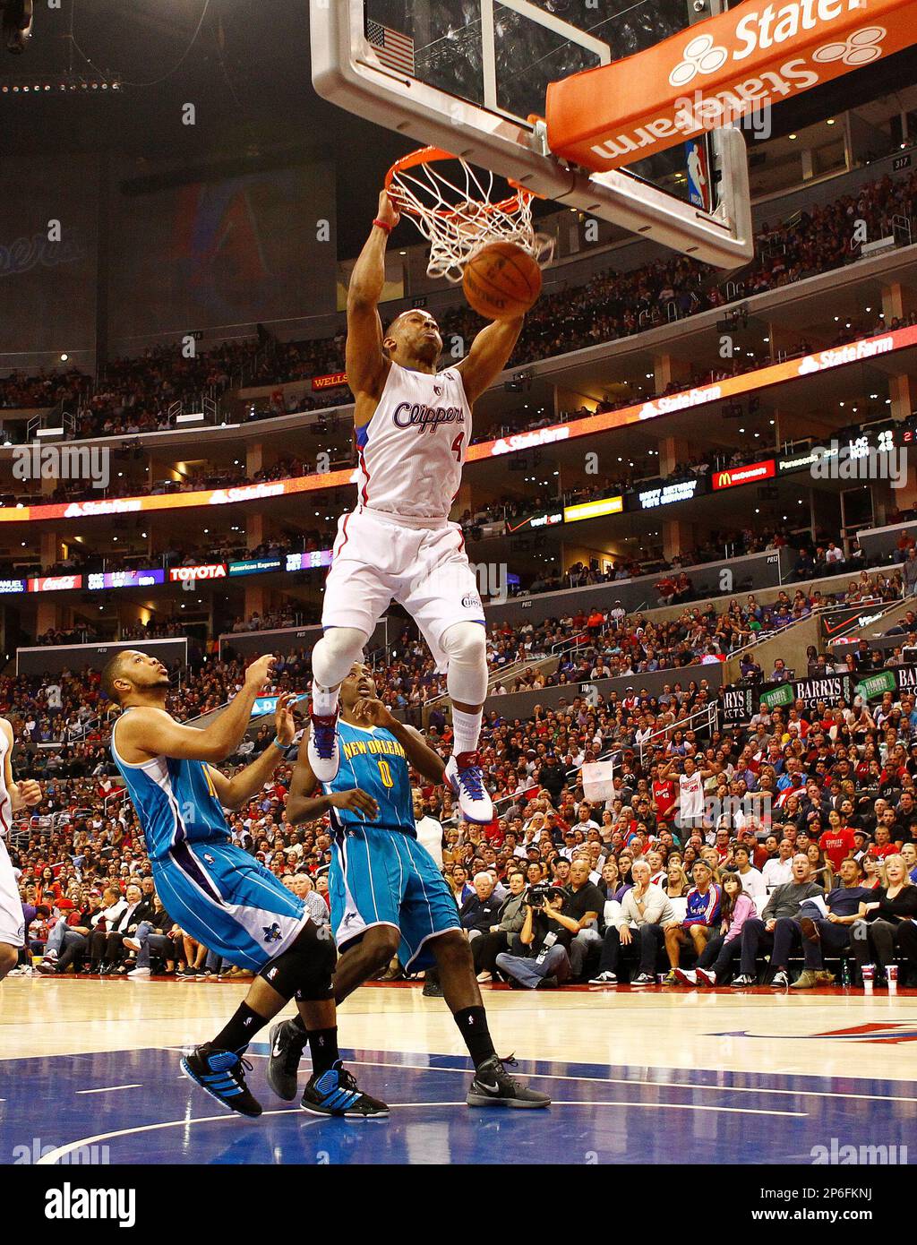 Los Angeles Clippers guard Randy Foye (4) dunks against the New Orleans ...