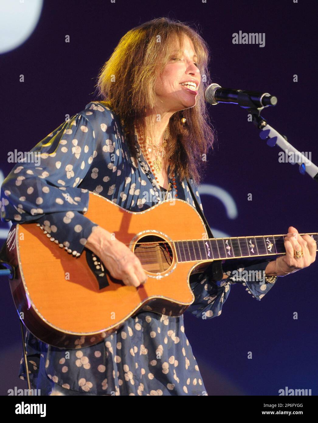 HOLLYWOOD, CA - APRIL 18: Carly Simon performs onstage at the 29th ...