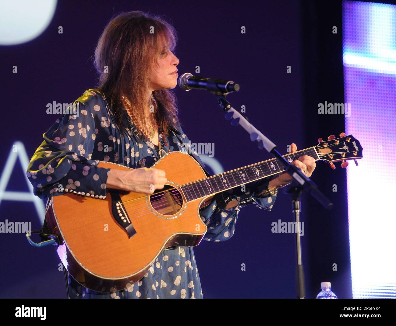 HOLLYWOOD, CA - APRIL 18: Carly Simon performs onstage at the 29th ...