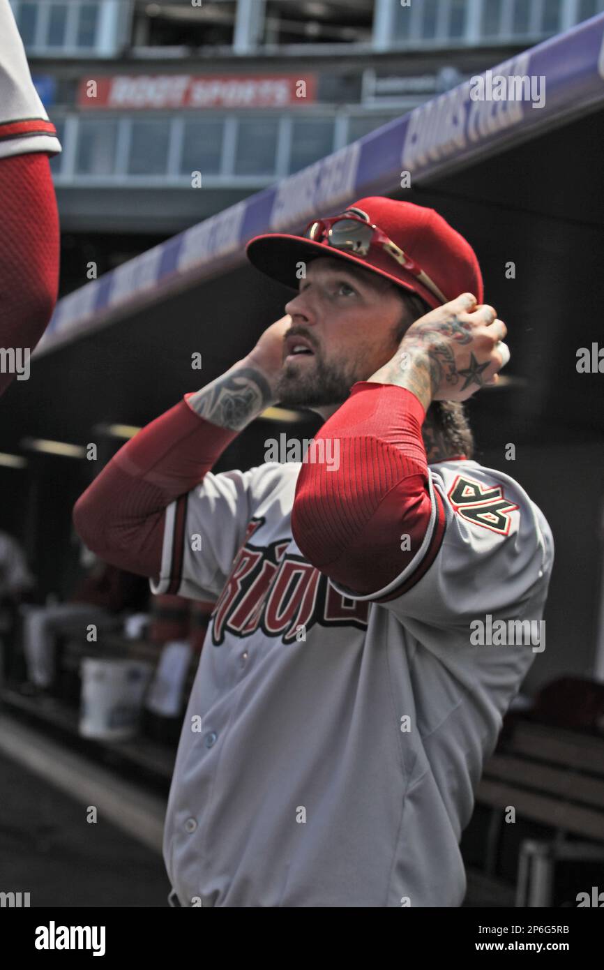Arizona Diamondbacks second baseman Ryan Roberts (14) prepares for the ...