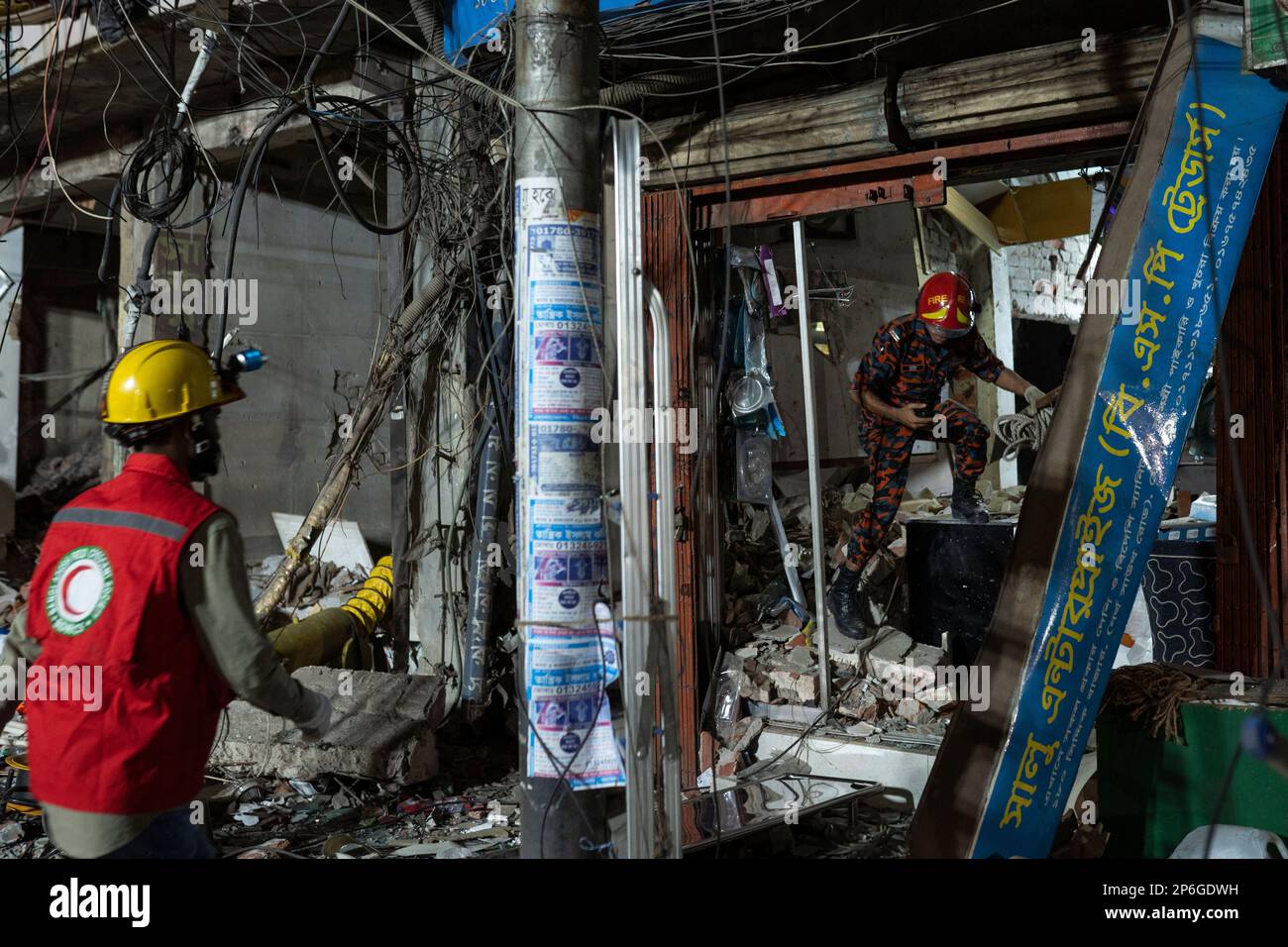 Dhaka, Bangladesh. 07th Mar, 2023. Firefighters and rescue workers search for survivors and ...