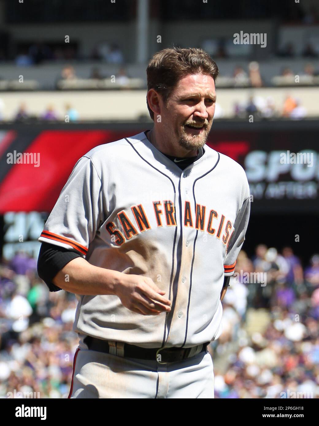 San Francisco Giants first baseman Aubrey Huff (17) waits for his cap ...