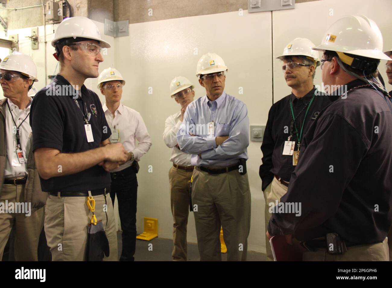 San Onofre Nuclear Generating Station plant manager Tom McCool, right ...
