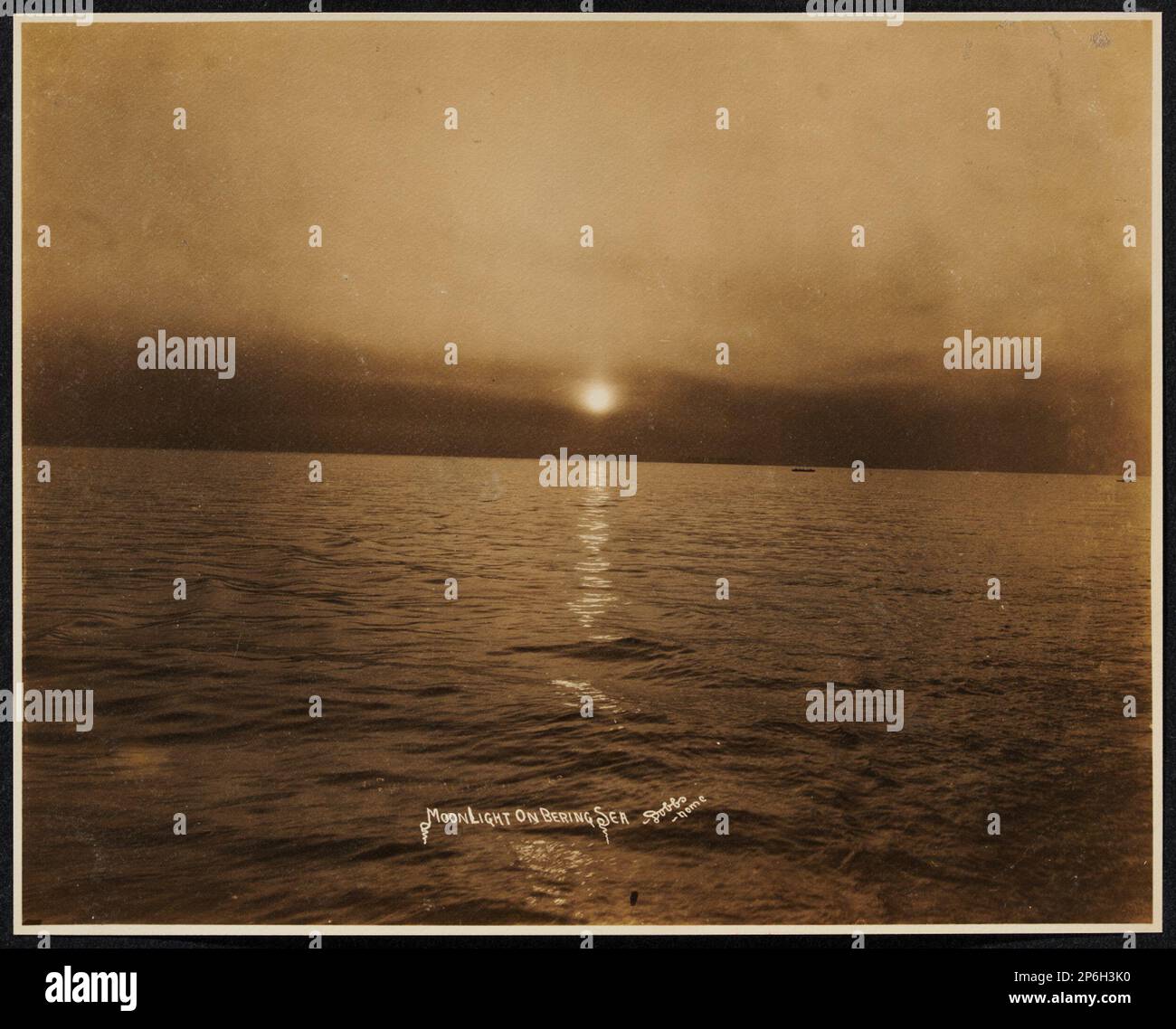 Silver moonlight on sea hi-res stock photography and images - Alamy
