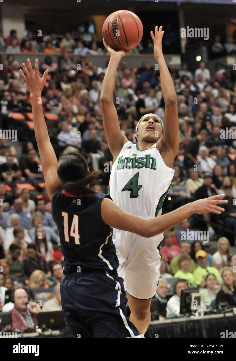 Skylar Diggins Dunk