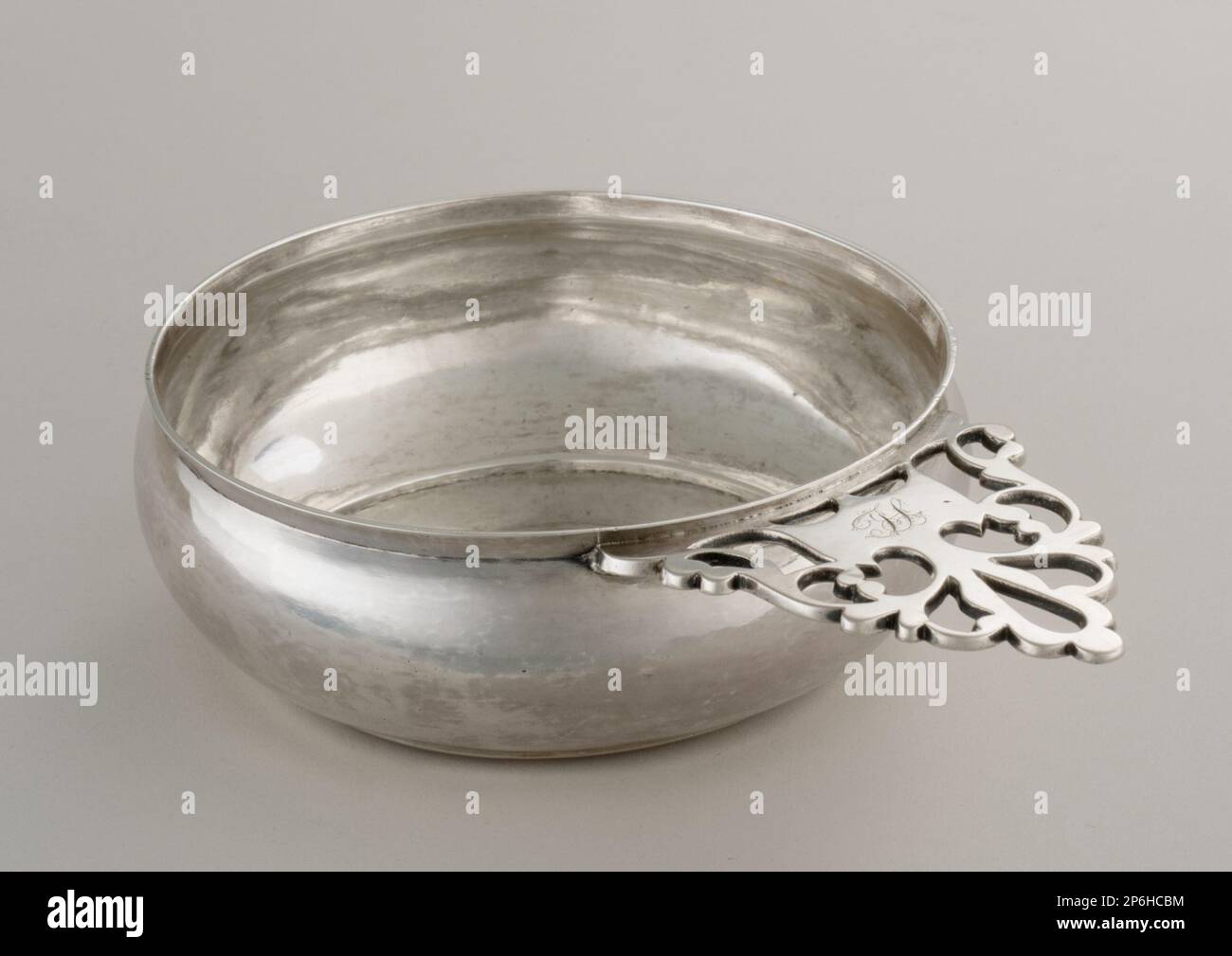 John Bayly, Porringer, c. 1760, silver Stock Photo - Alamy