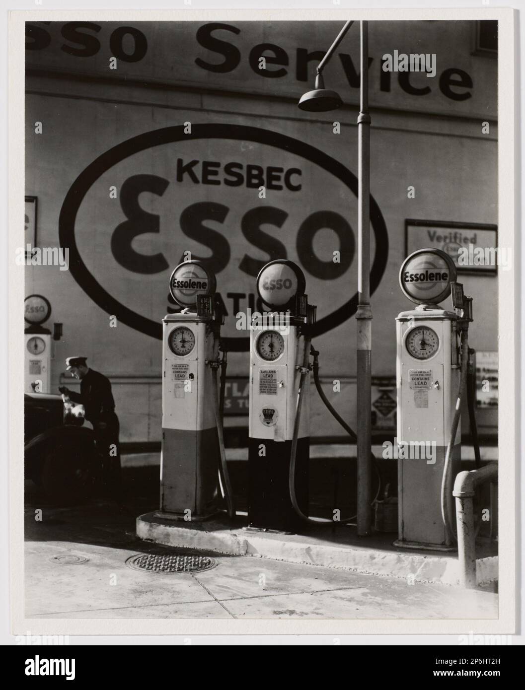 American 1930s gas station hi-res stock photography and images - Alamy