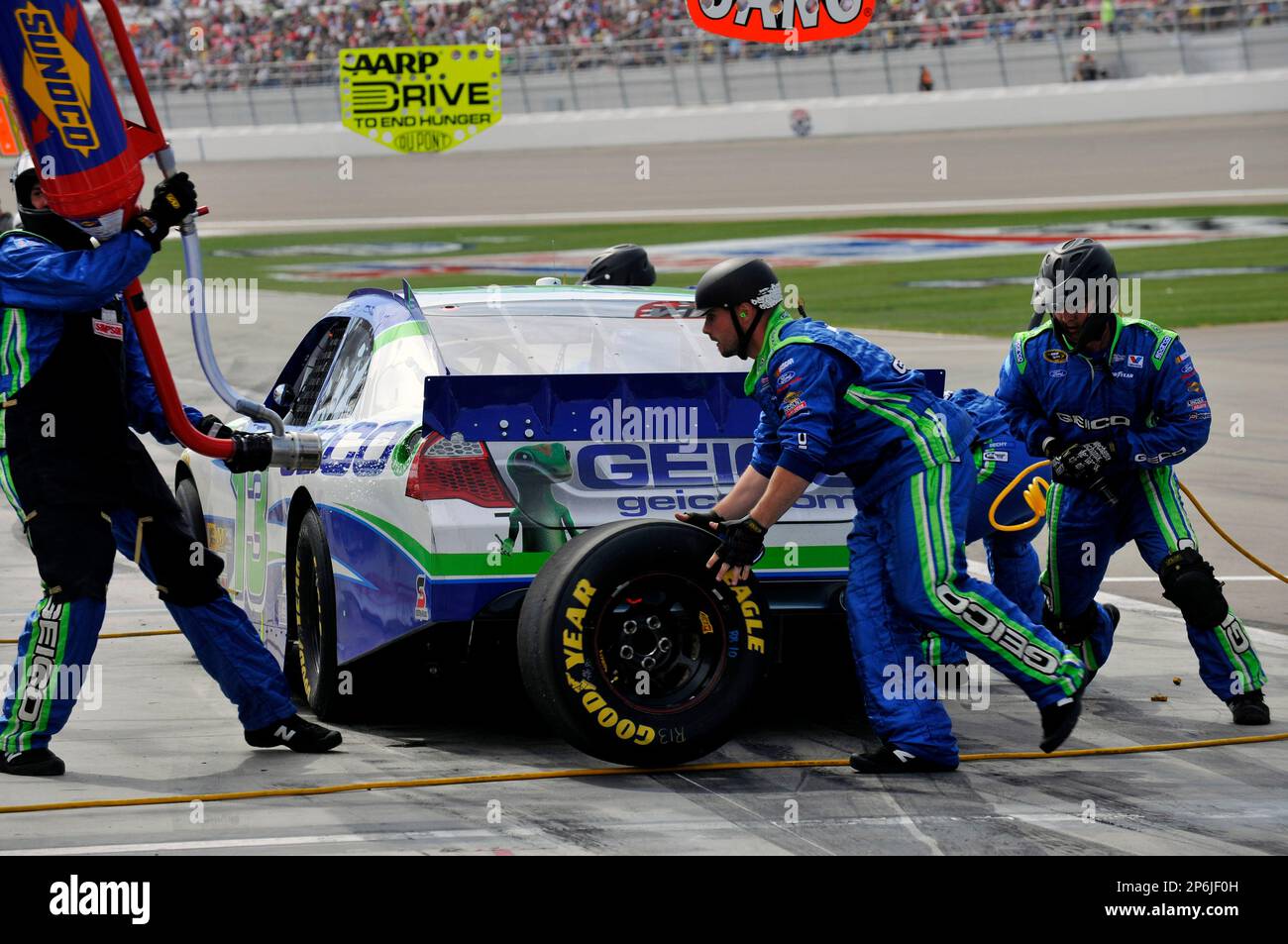 Casey Mears pit stop during the Kobalt Tools 400 race at Las Vegas ...