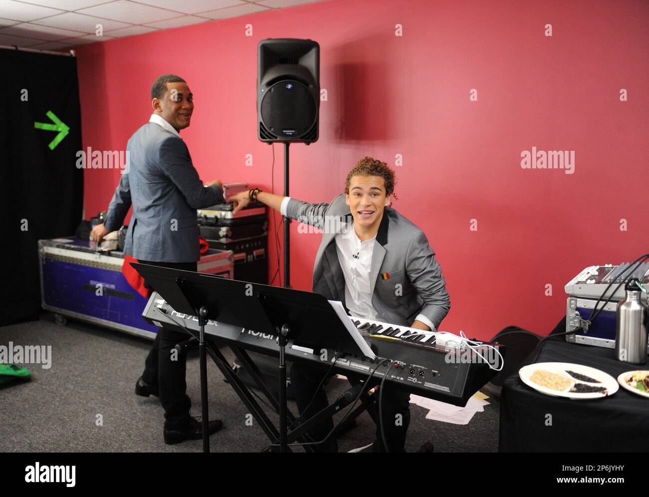 HOLLYWOOD, CA - MARCH 7: Contestant Joshua Ledet (L) and DeAndre ...