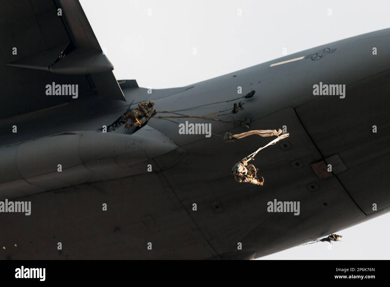 U.S. Army Paratroopers with the 82nd Airborne Division and Royal Thai ...