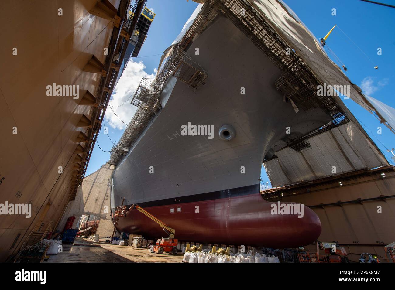 San Diego Feb 28 2023 Amphibious Assault Ship Uss Essex Lhd 2 Conducts A Maintenance