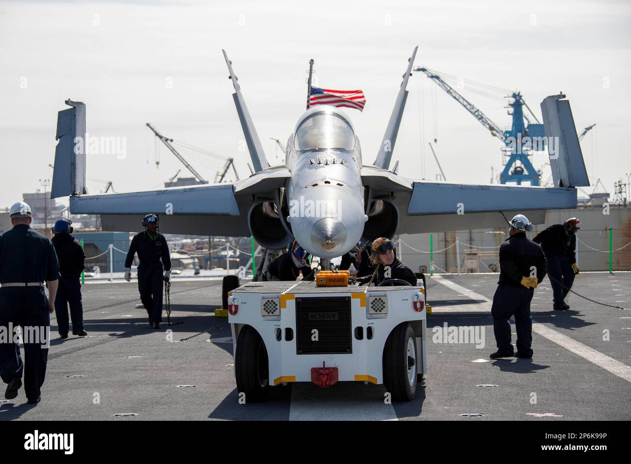 Spotting dolly hi-res stock photography and images - Alamy