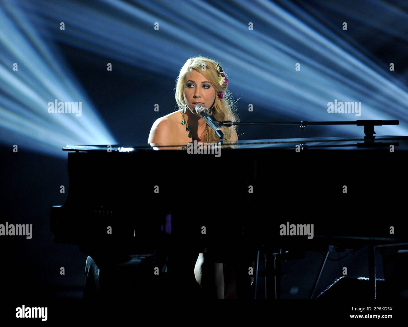 HOLLYWOOD, CA - FEBRUARY 29: Contestant Elise Testone performs on FOX's ...