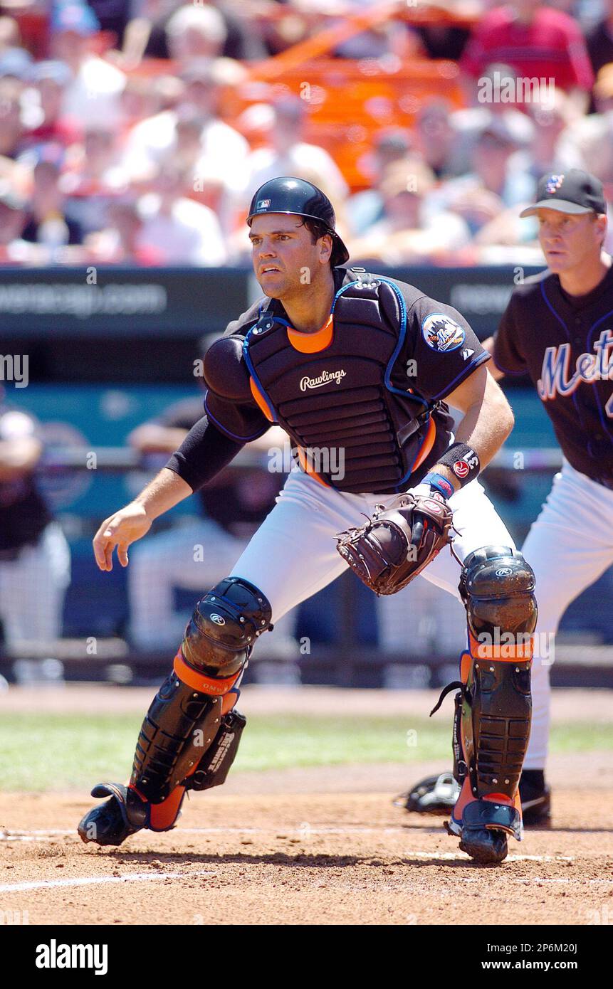 New York Mets catcher Mike Piazza plays in a game. (AP Photo/Steve ...