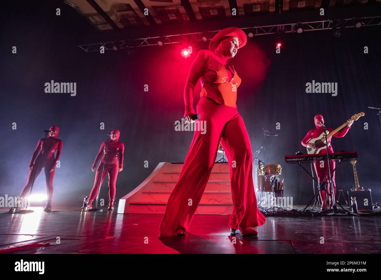 Self esteem singer hi-res stock photography and images - Alamy