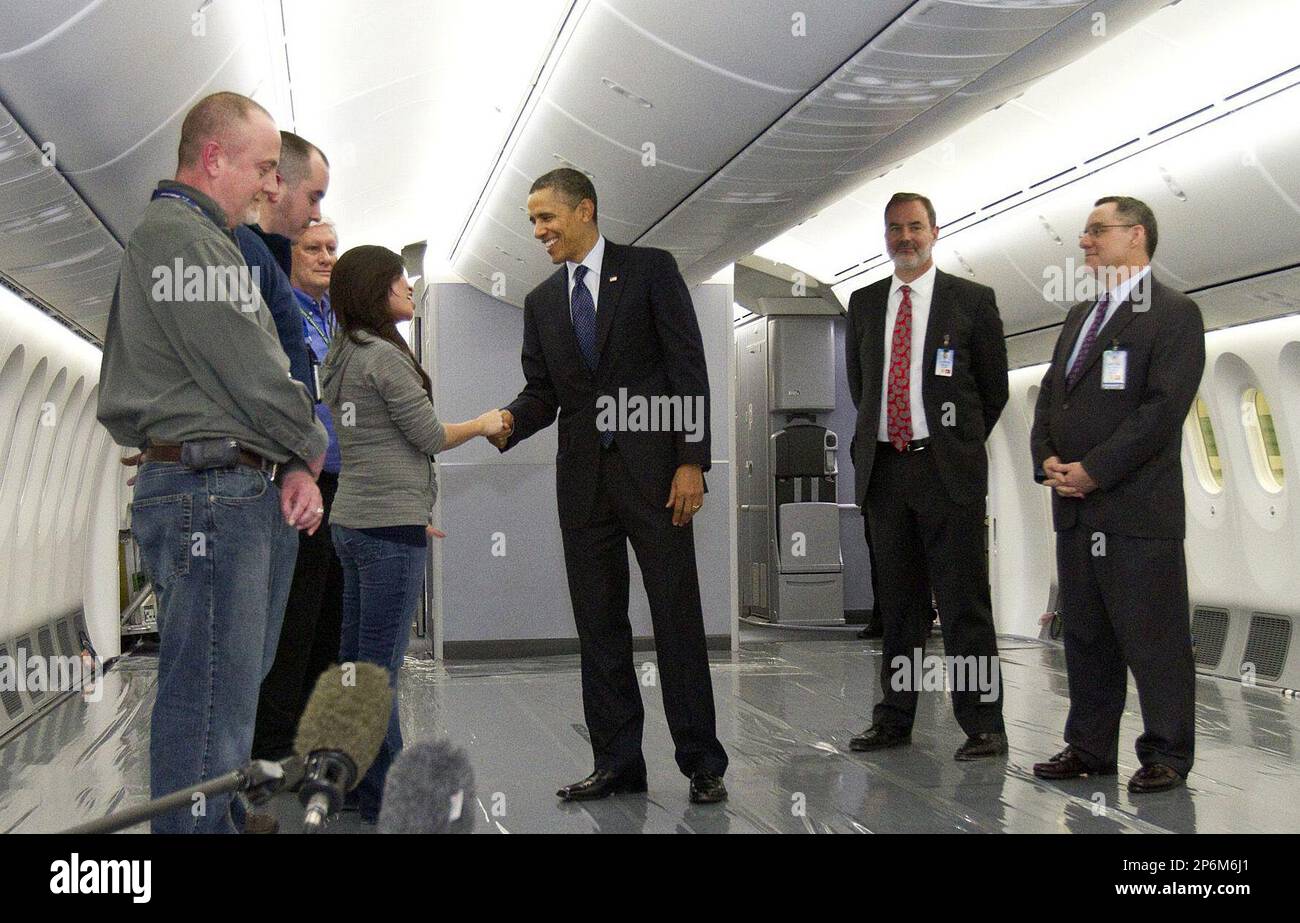 President Barack Obama greets Boeing employees while checking out the ...