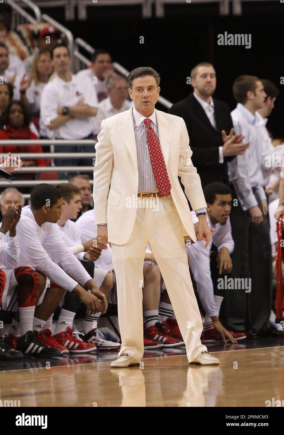 Louisville cardinals head coach rick pitino hi-res stock photography ...