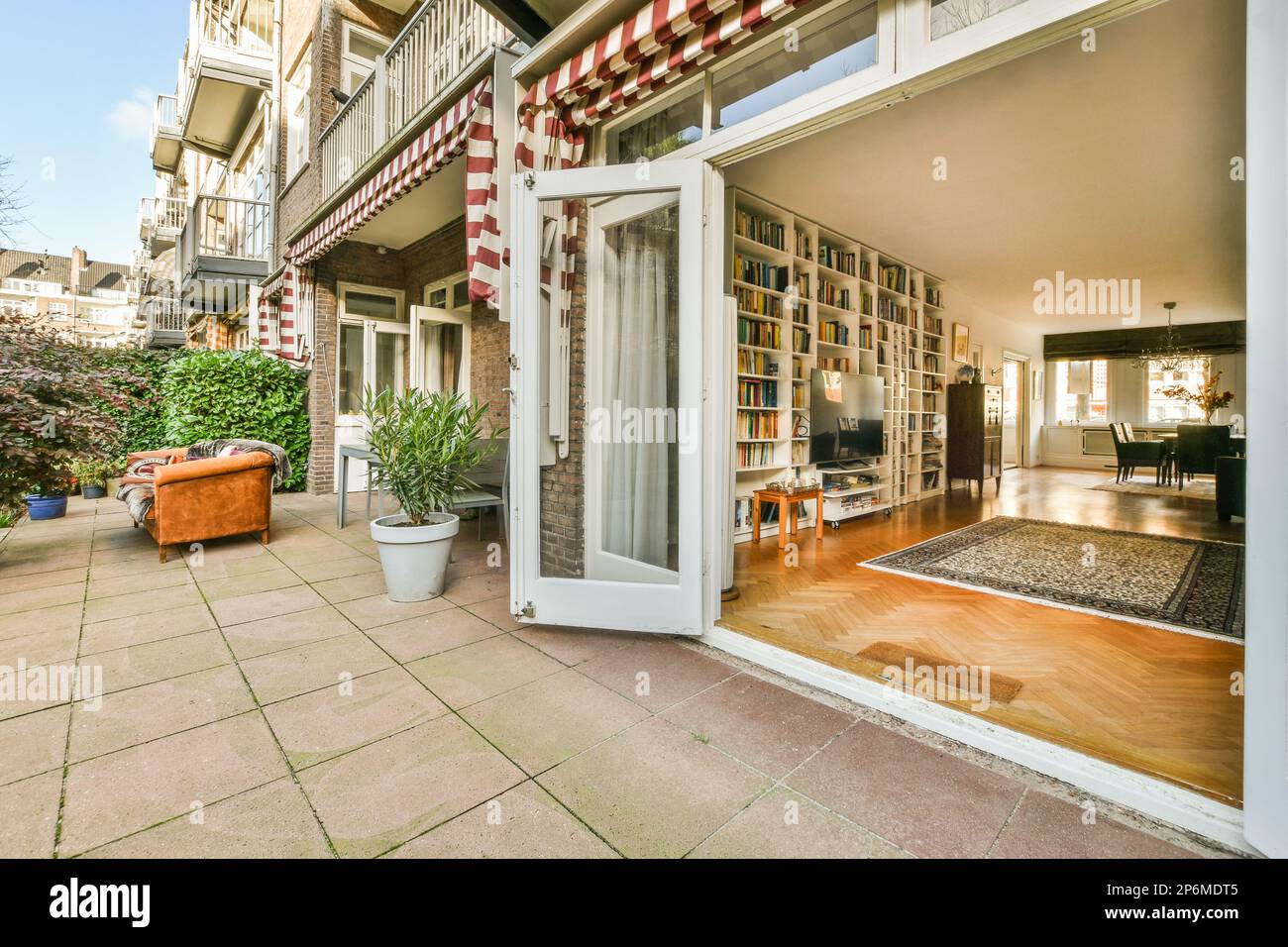 Real but looks like glass hi-res stock photography and images - Alamy