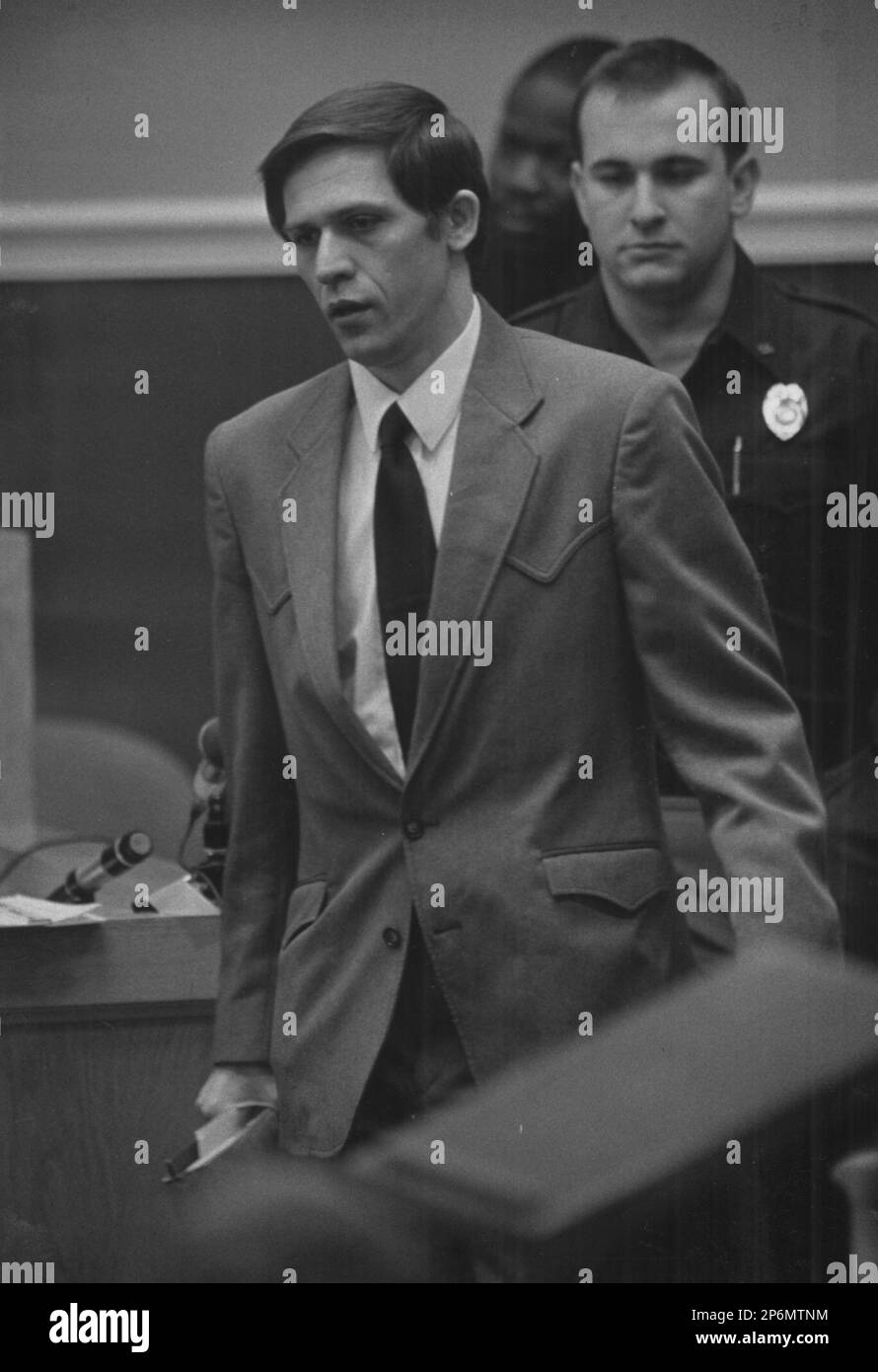 Enter court hi-res stock photography and images - Alamy