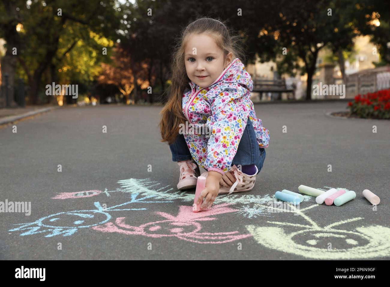 Child drawing family with chalk on asphalt Stock Photo - Alamy