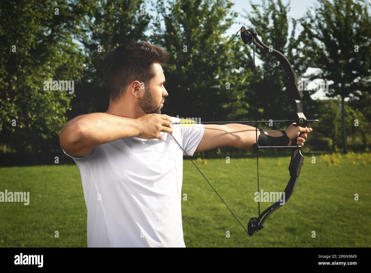 Man shooting bow arrow in hi-res stock photography and images - Alamy