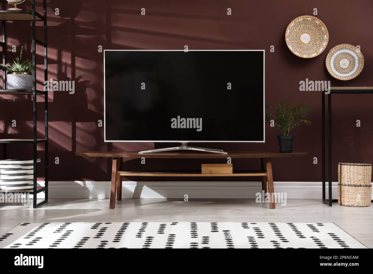 Tv with stand hi-res stock photography and images - Alamy