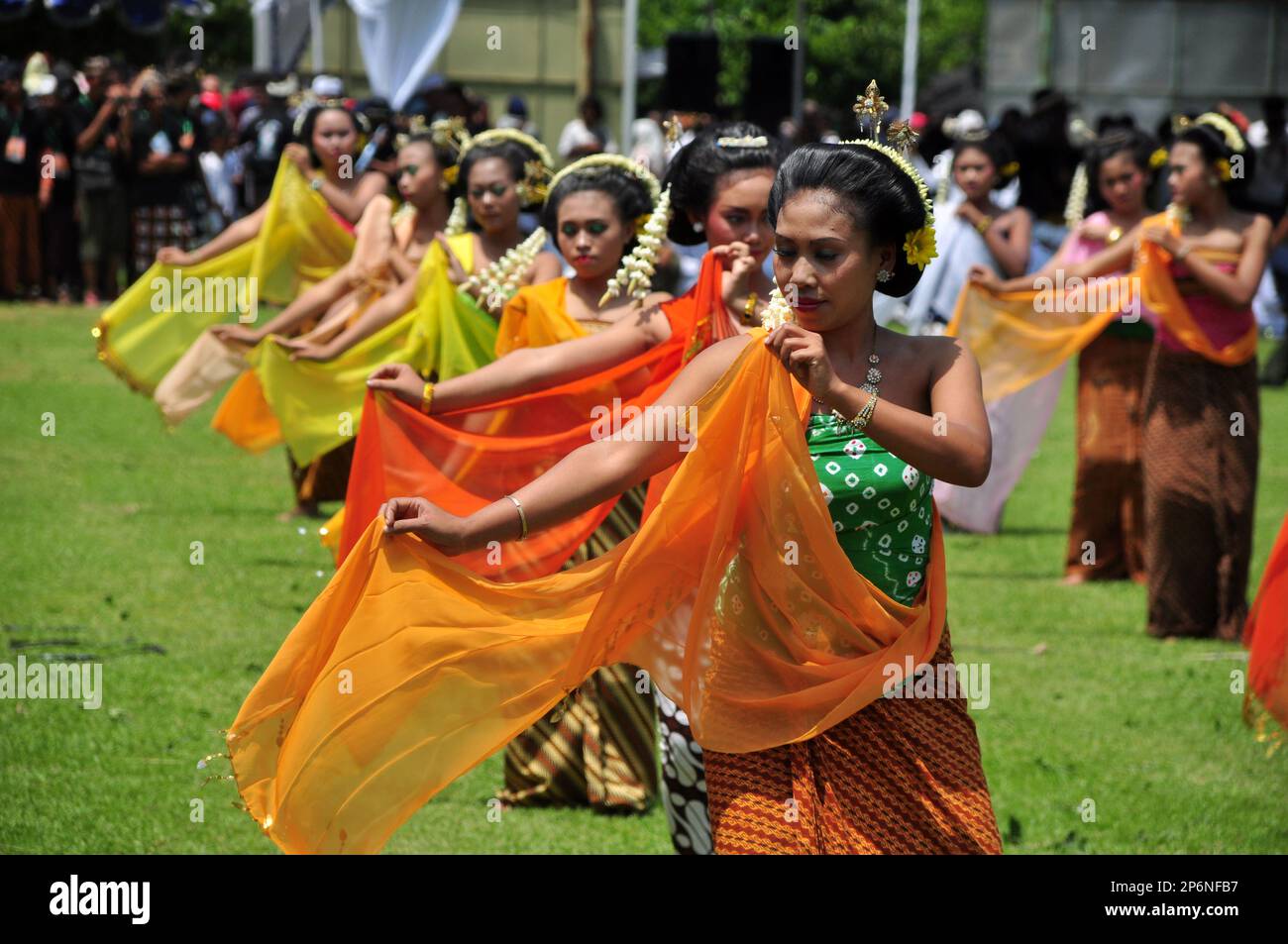 Tari serimpi hi-res stock photography and images - Alamy