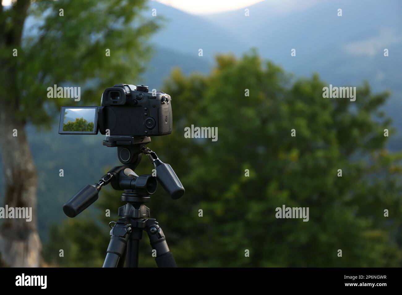 Video in nature landscape mountains hi-res stock photography and images ...