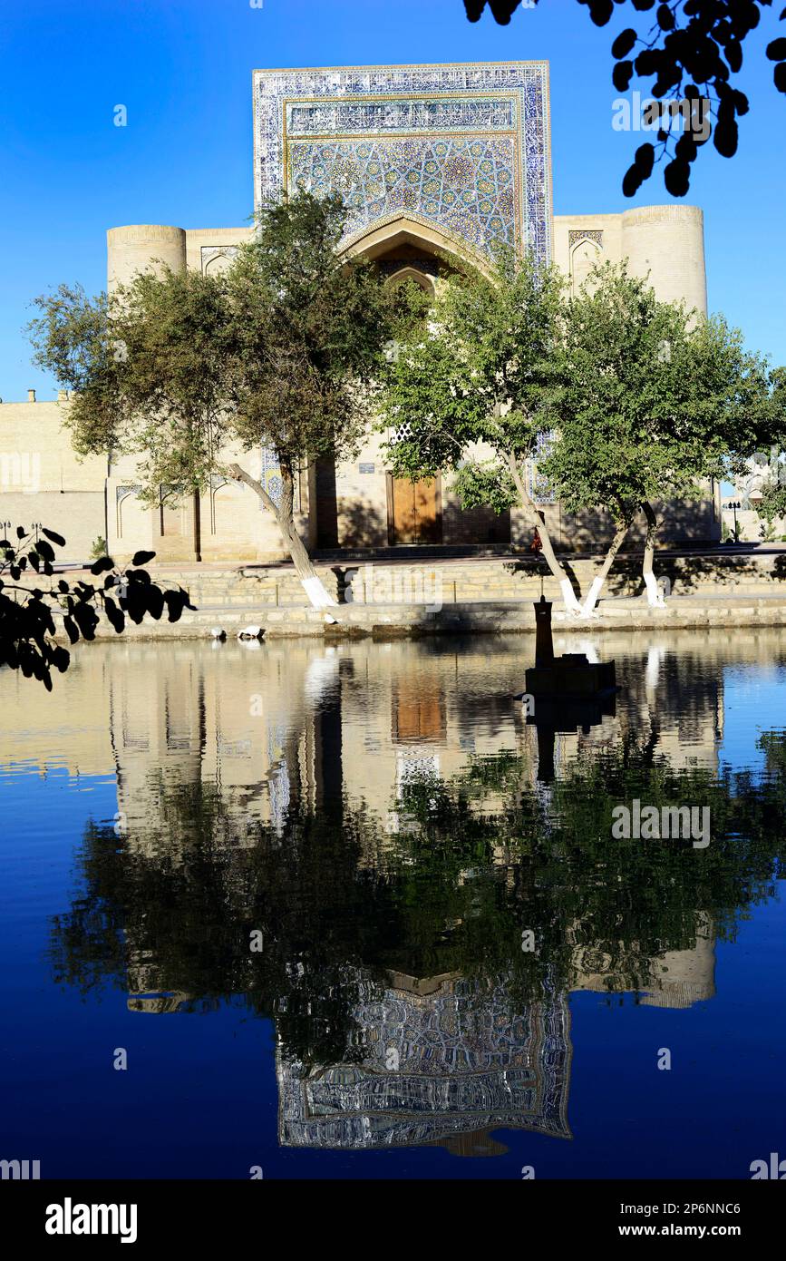 The Nodir Devonbegi Madrasah and the Divan-Beghi pond in the heart of ...