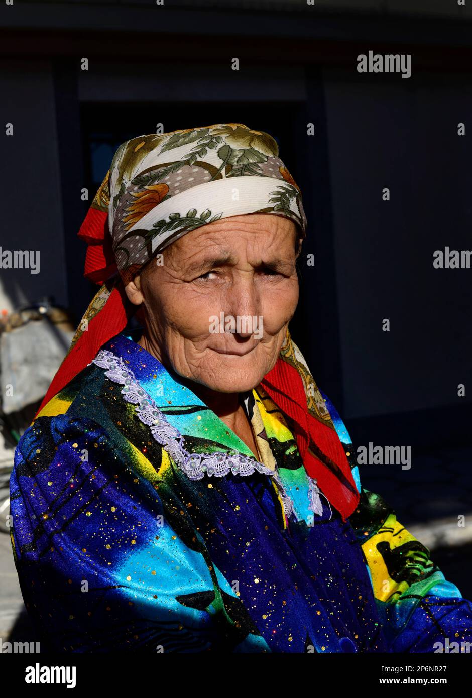 Uzbekistan bukhara woman portrait hi-res stock photography and images ...