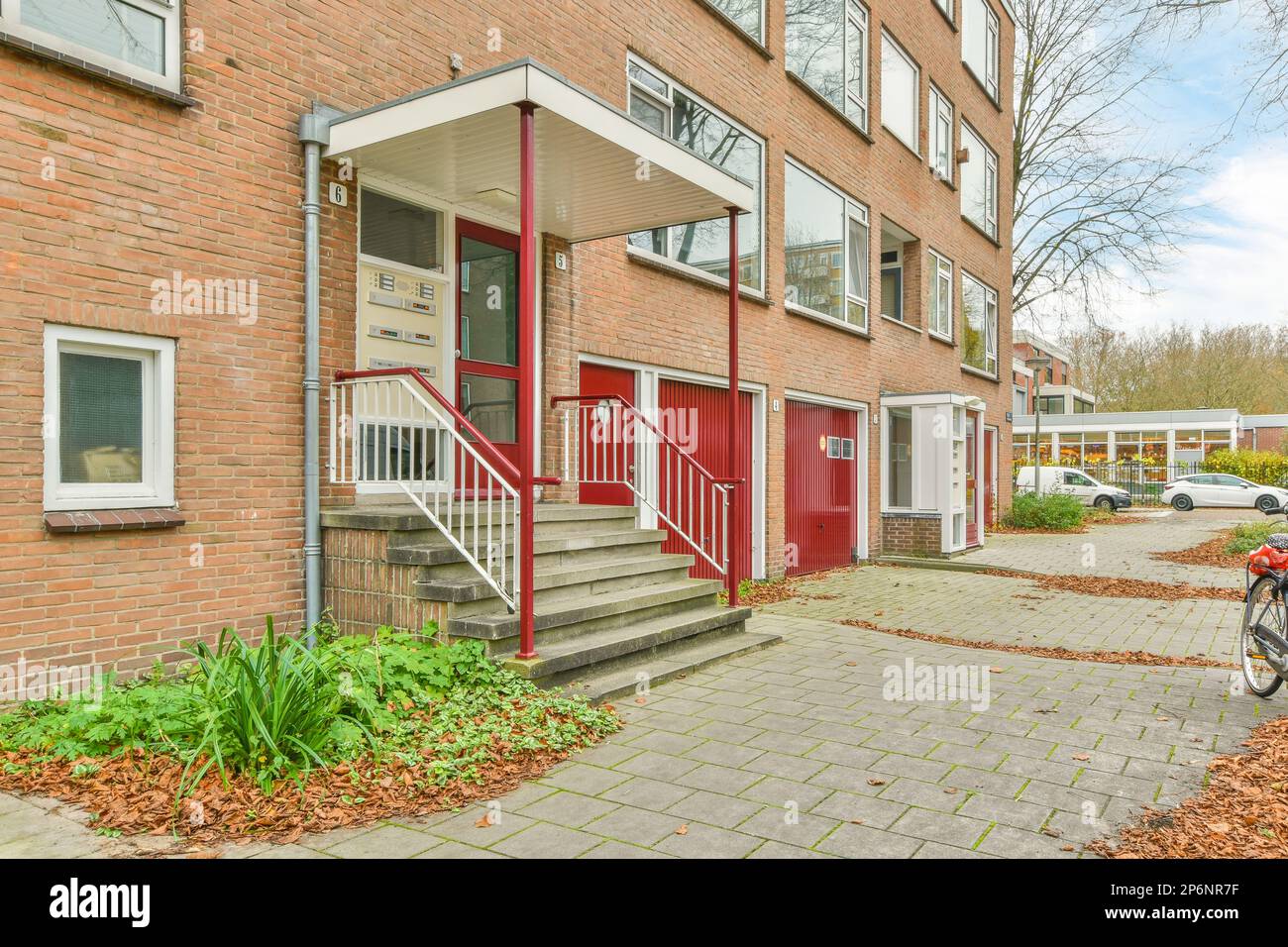 Brick steps leading entrance hi-res stock photography and images - Alamy