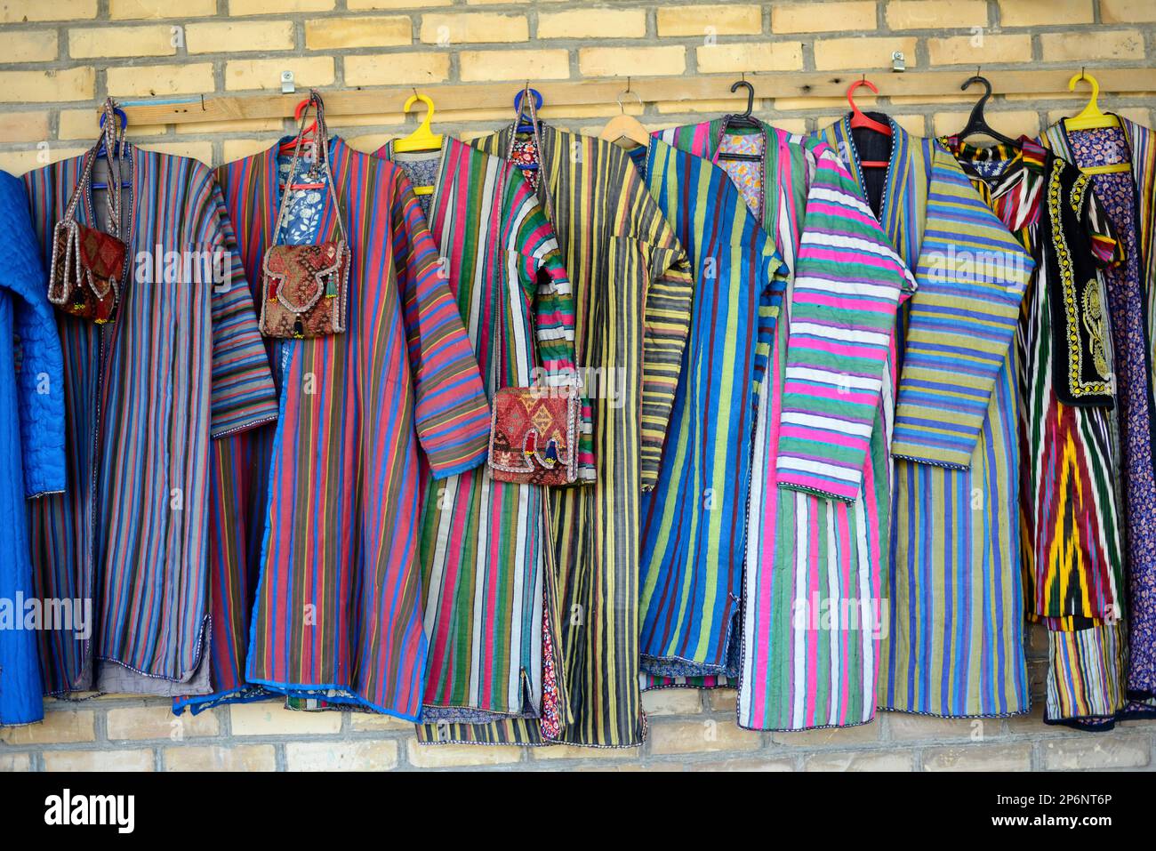 Uzbek traditional clothes hi-res stock photography and images - Alamy