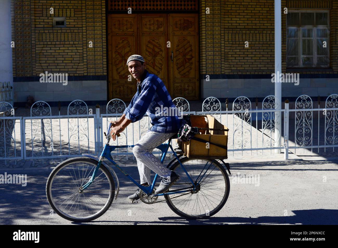 Man bicycle ridding in hi-res stock photography and images - Alamy