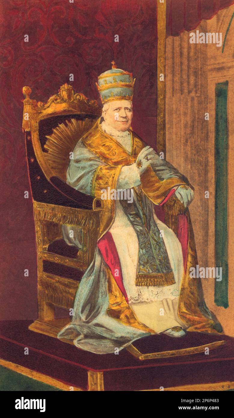 Pope tiara hi-res stock photography and images - Alamy