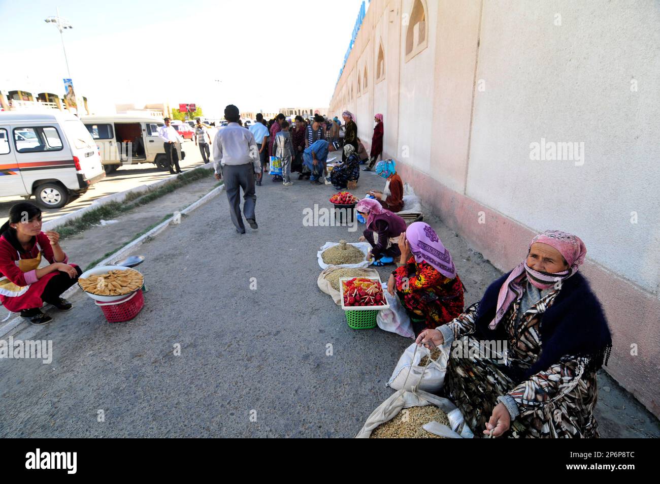 Uzbekistan bazaar hi-res stock photography and images - Alamy