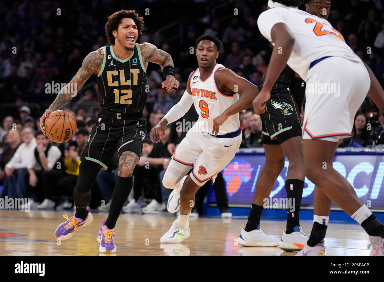 Charlotte Hornets guard Kelly Oubre Jr. (12) drives around New York ...