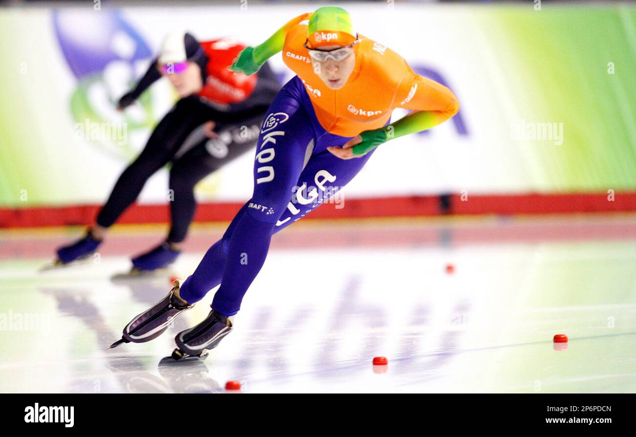 Netherland's Margot Boer, right, leads Christine Nesbitt, of Canada ...