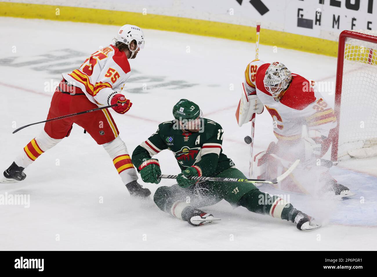 Minnesota Wild left wing Marcus Foligno (17) tries to score against ...