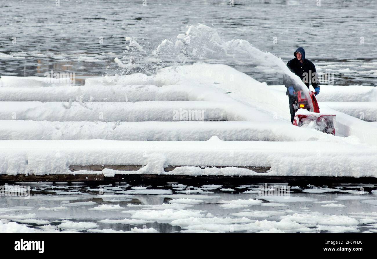 In this Wednesday, Jan. 25, 2012 photo, Harbor employee Tom Boddy moves ...