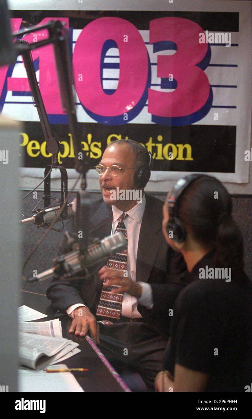 Mayor Bill Campbell responds to callers at WVEE-FM (V103) Radio station ...