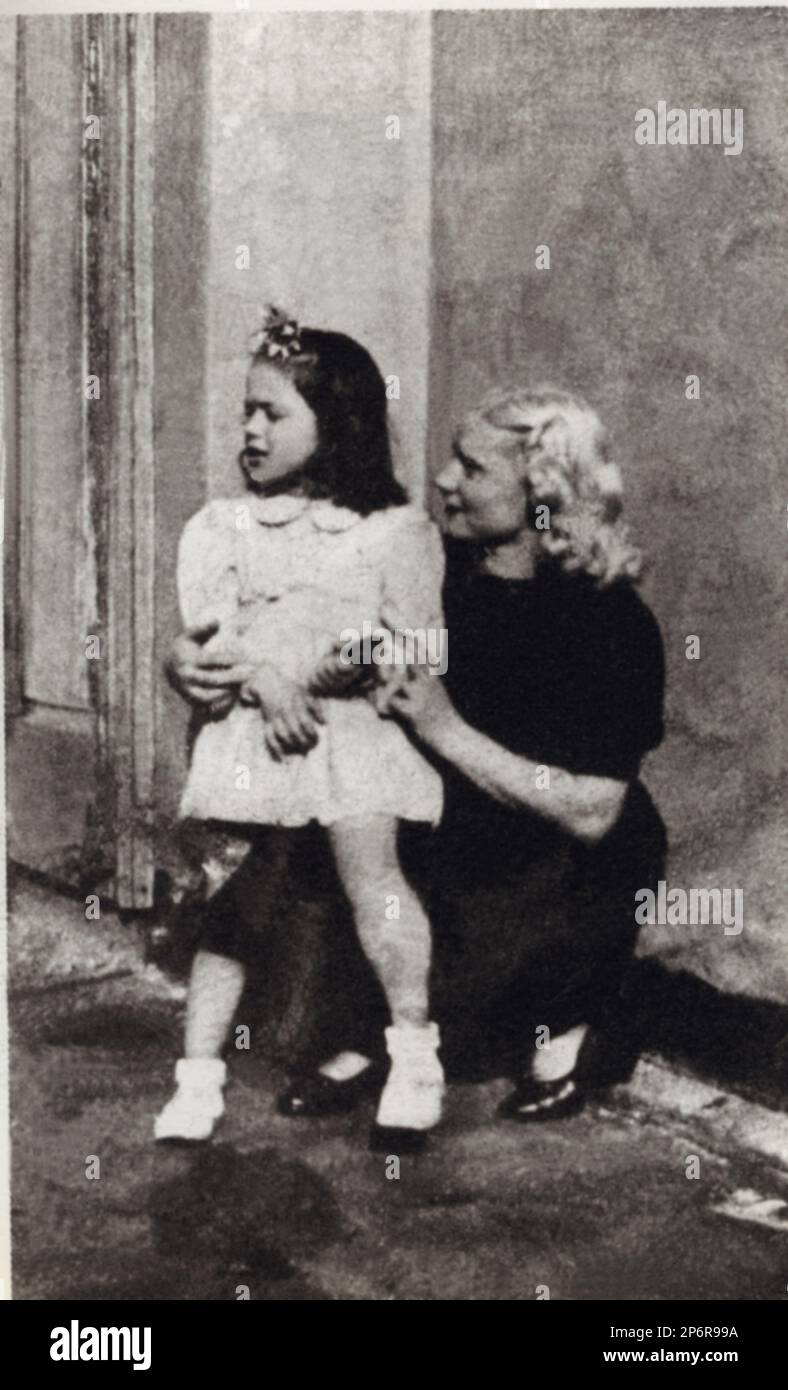 1947 ca , Chiavari , Italy : The celebrated italian singer RITA PAVONE ...