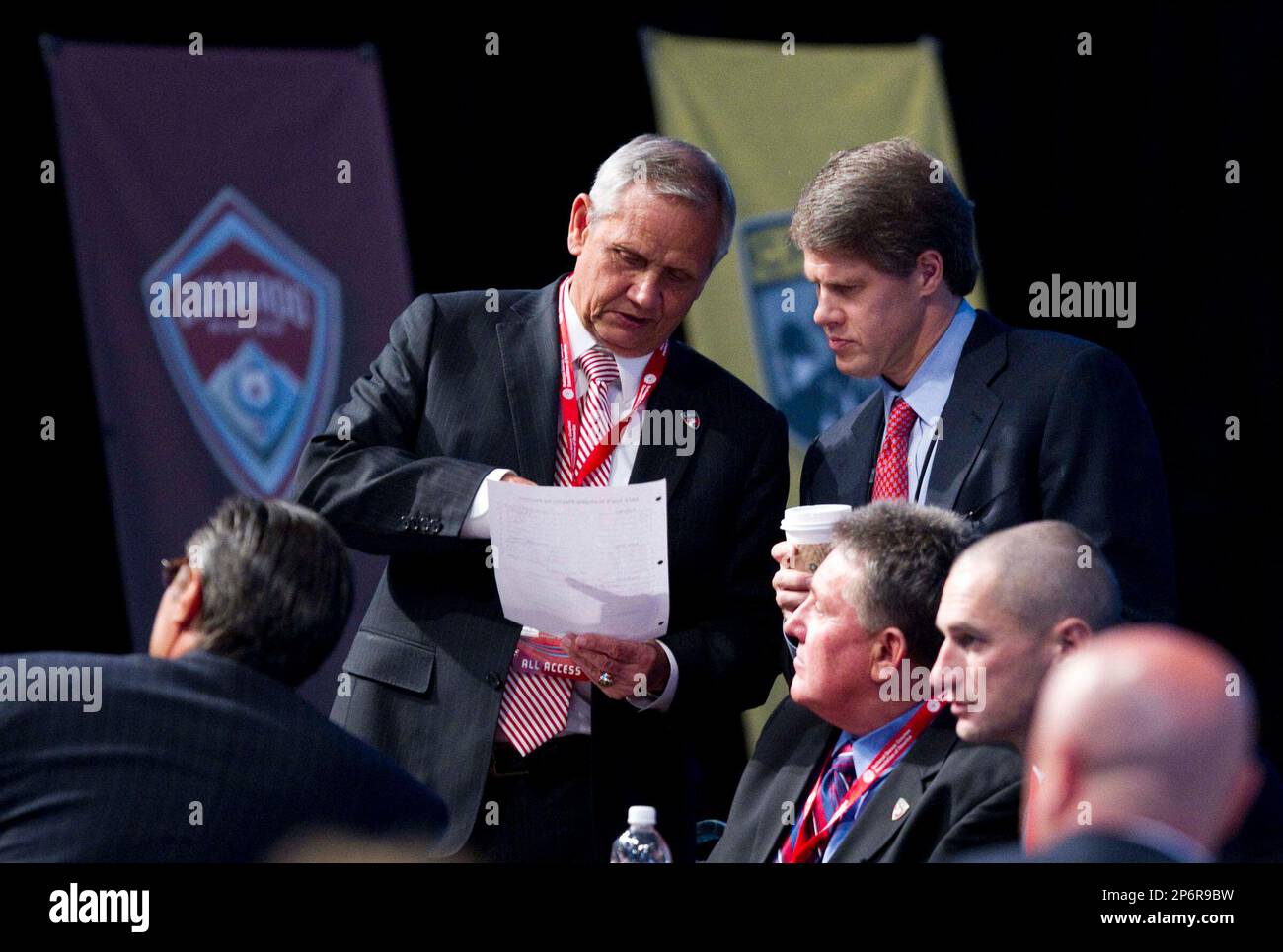 FC Dallas head coach Schellas Hyndman, left, talks with owner Clark ...