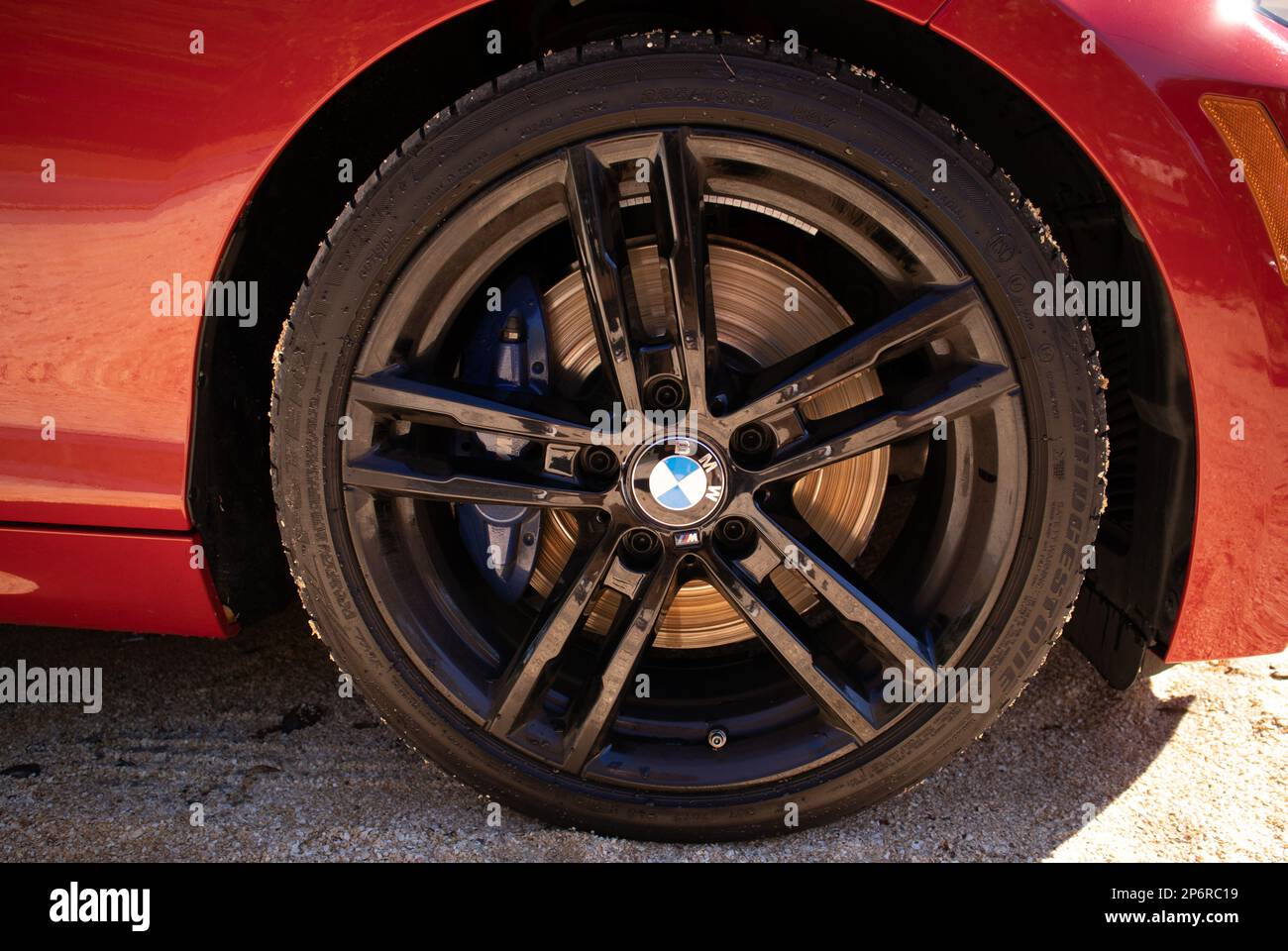Red wheel rims hi-res stock photography and images - Alamy