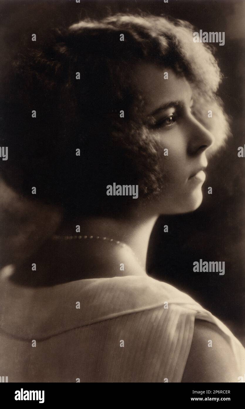 1925 c, ITALY : The future Queen MARIA José di SAVOIA in may 1946 ...