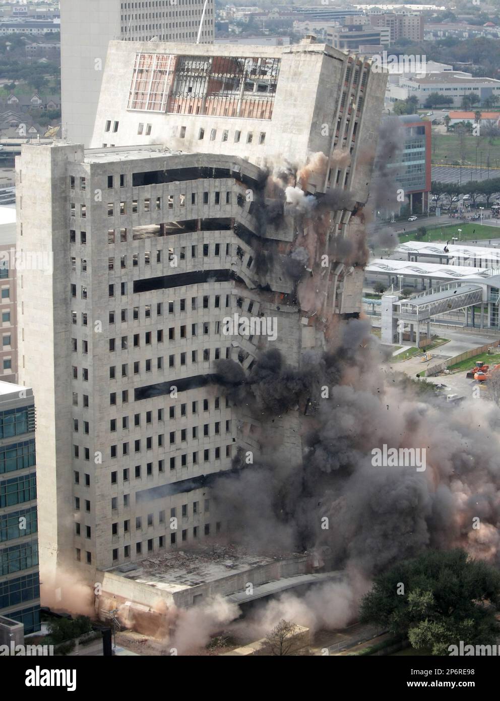 M.D. Anderson's Houston Main Building is imploded Sunday, Jan. 8, 2012 ...