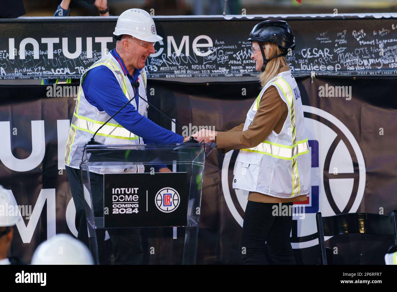Los Angeles Clippers Chairman Steve Ballmer, left, welcomes Intuit ...