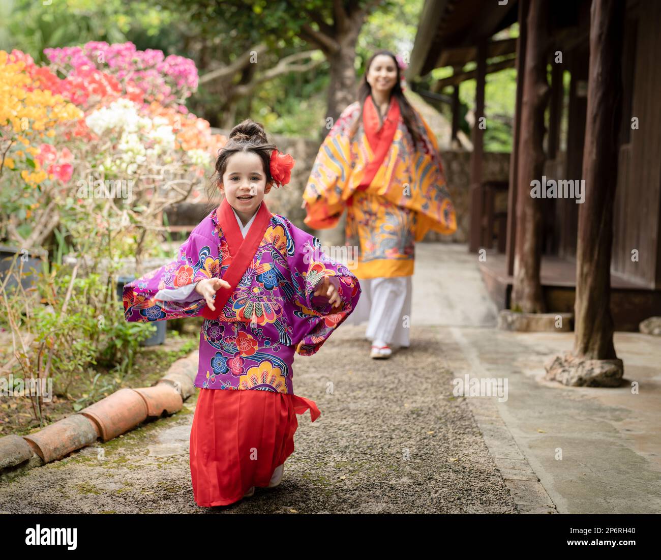Okinawan woman with daughter wearing Uchinaasugai, Ryusou, Ryuso ...